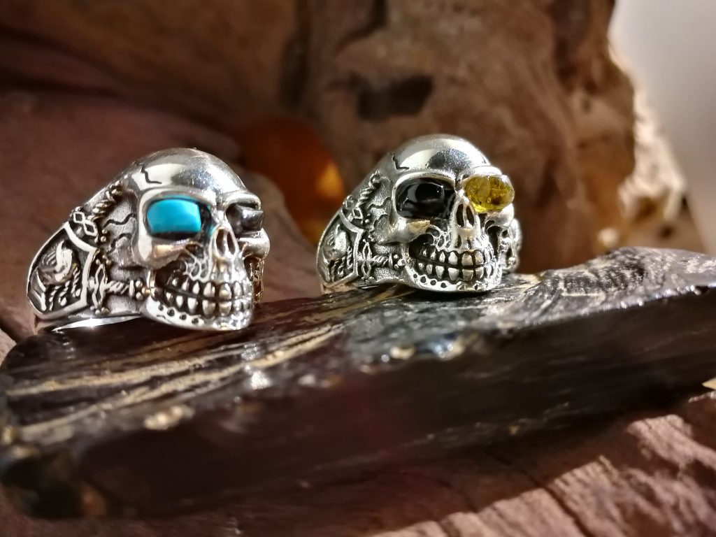 Skull Ring Whitby jet and amber - The Ebor Jetworks