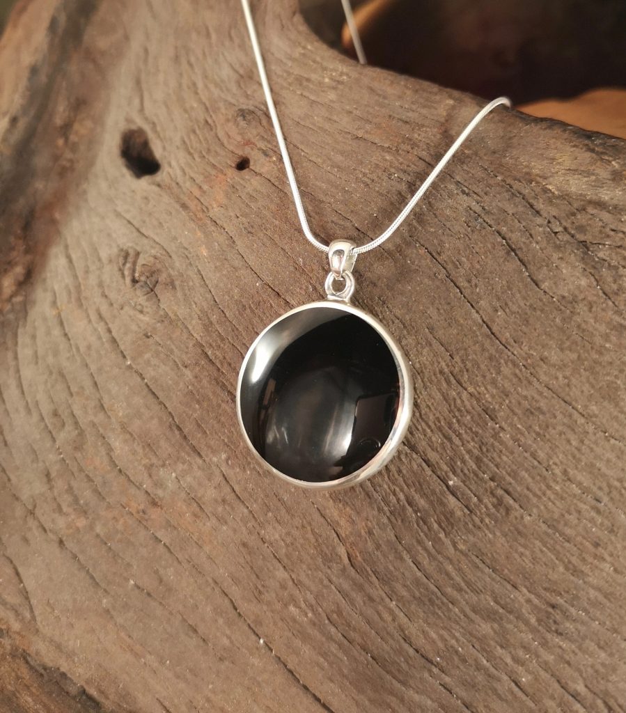 Large classic round pendant - The Ebor Jetworks